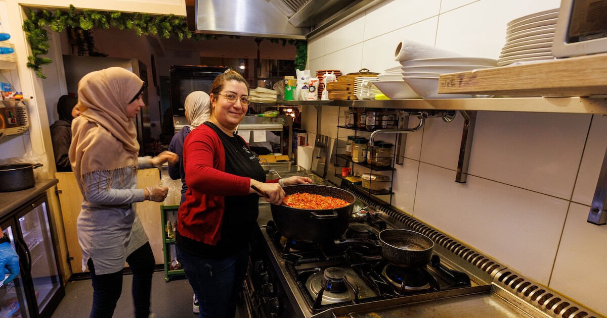 Dima (39) doneert winst Syrisch restaurant in Zwolle aan getroffenen aardbeving: ‘Niet normaal ...