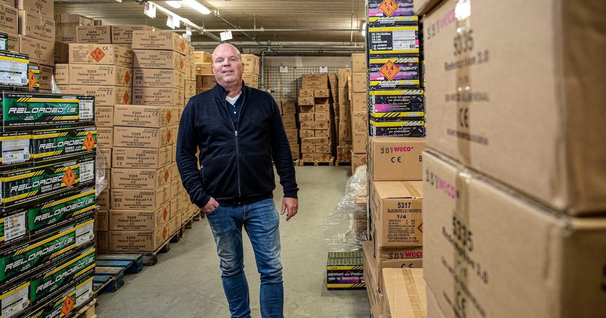 Vuurwerkbranche voert druk op en begint met leveren aan winkels: ‘We ...