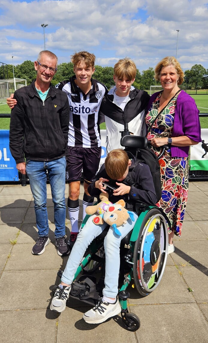 Zonder rolstoelbus stort het leven van Kay uit Raalte (en zijn familie) in: ‘Komt niet meer door ...