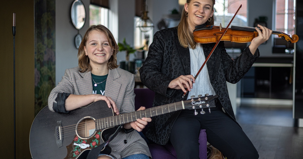 Benthe (13) uit Zwolle en Bente (14) uit Genemuiden maken zich op voor ...