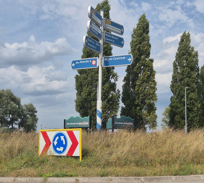 Nieuwe welkomstborden bij rotondes verwijzen naar IJssel en identiteit Olst-Wijhe | Olst-Wijhe ...