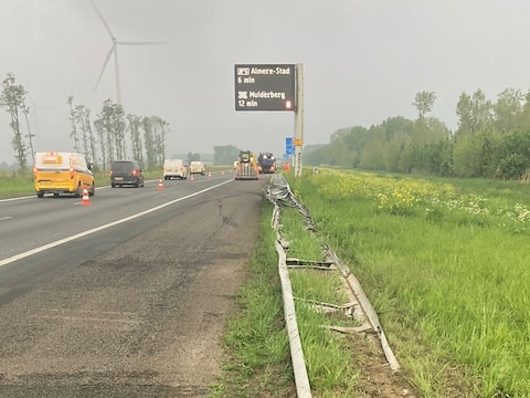 Ongeluk in Lelystad: rijstrook dicht op A6, half uur vertraging | Regio ...