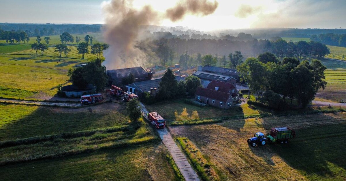 Veel rook bij grote brand in hooischuur bij Hall, tot aan Zutphen ...
