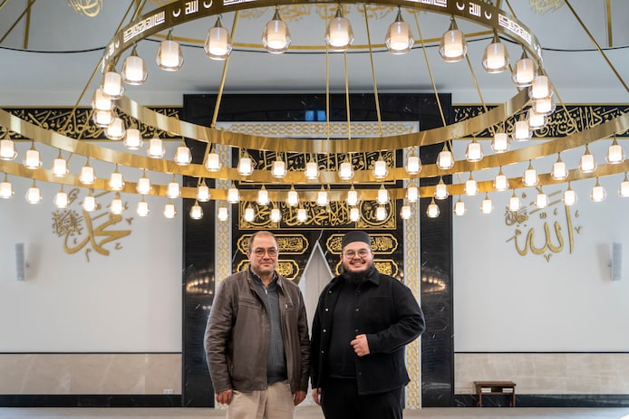 Almelose moslims in zevende hemel met nieuwe moskee: ‘Mooiste van ...