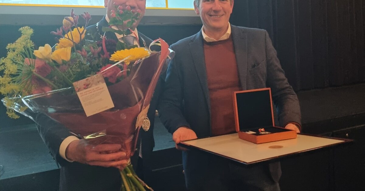 Frank van de Kolk krijgt Zilveren Erepenning van gemeente Apeldoorn ...