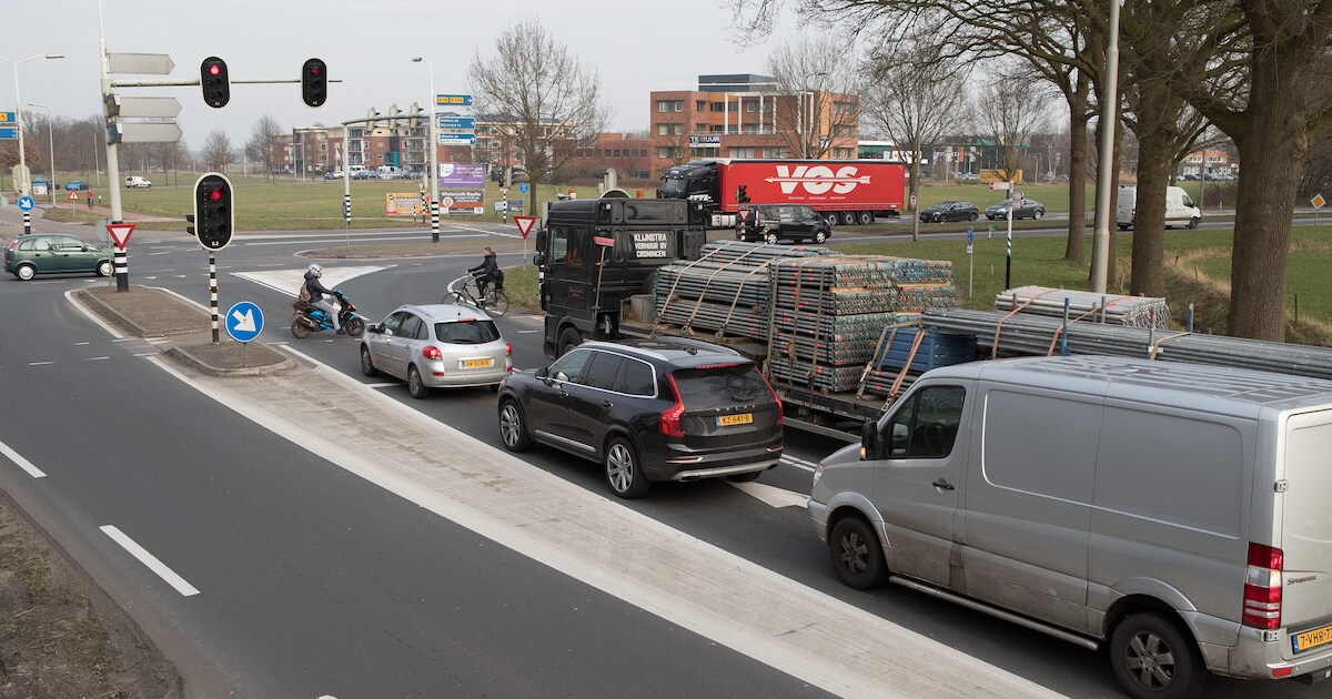 Gemeente wil flitspaal bij berucht kruispunt Raalte, maar: OM moet beslissen | Raalte | De ...