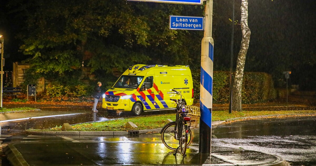 Fietster gewond bij botsing op rotonde Apeldoorn | Apeldoorn | De ...