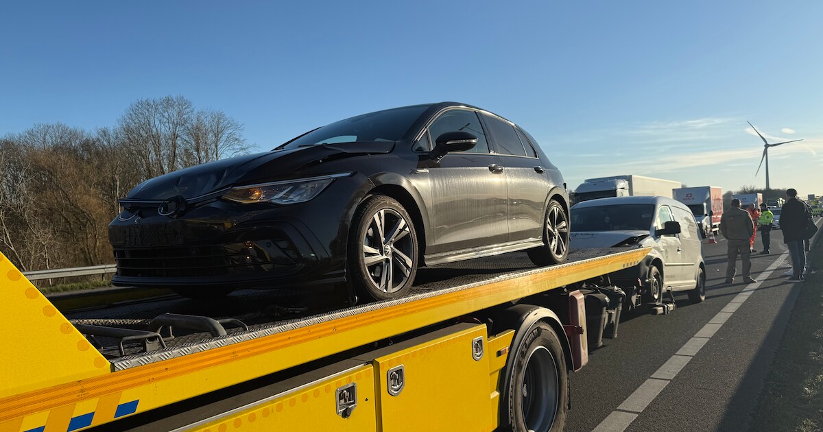 Kop-staartbotsing zorgt voor flinke vertraging op de A1 richting Apeldoorn | Apeldoorn | De ...