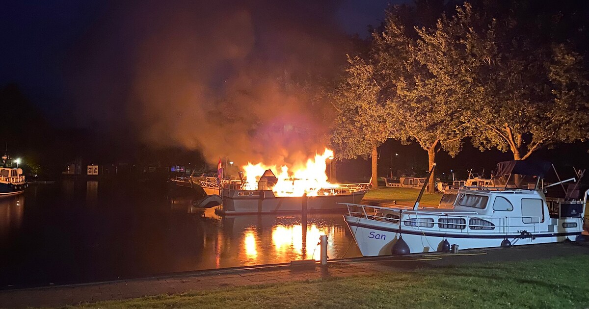 Gasexplosie op plezierjacht in jachthaven bij Gramsbergen: 2 ...