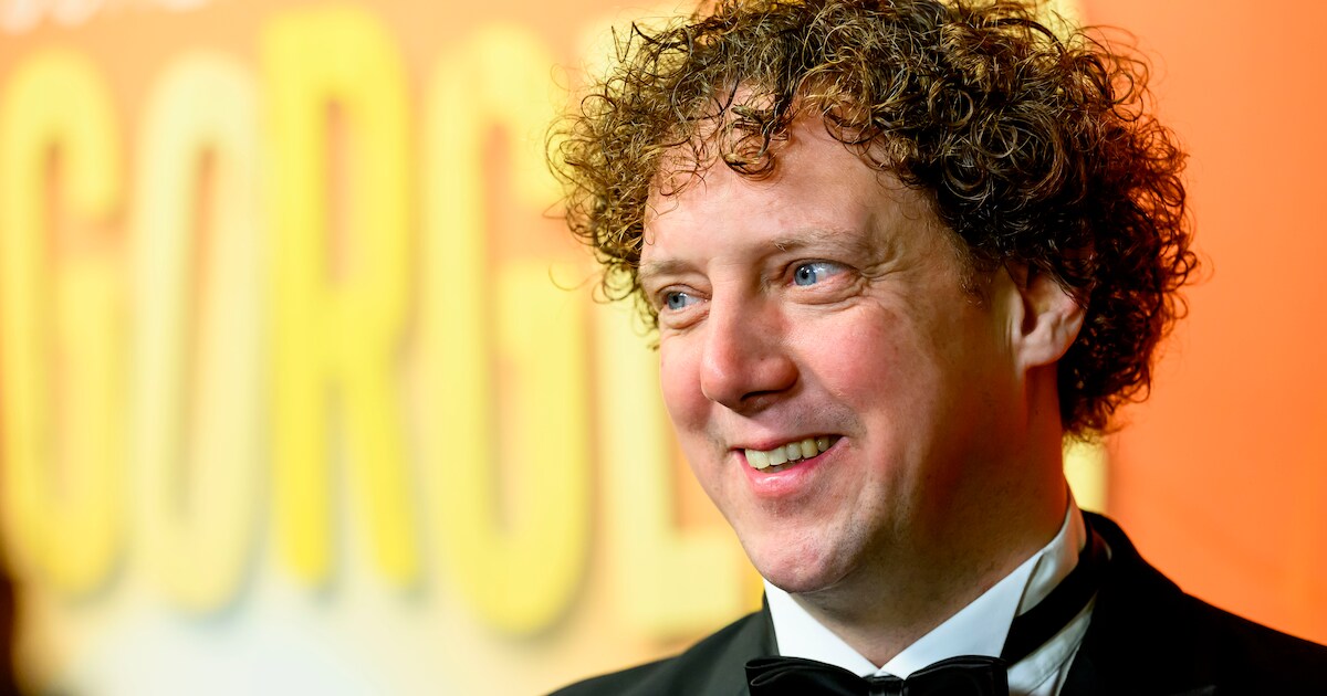 Jochem kijkt naar Max en Gordon gaat op reis met zijn bonusmoeder ...