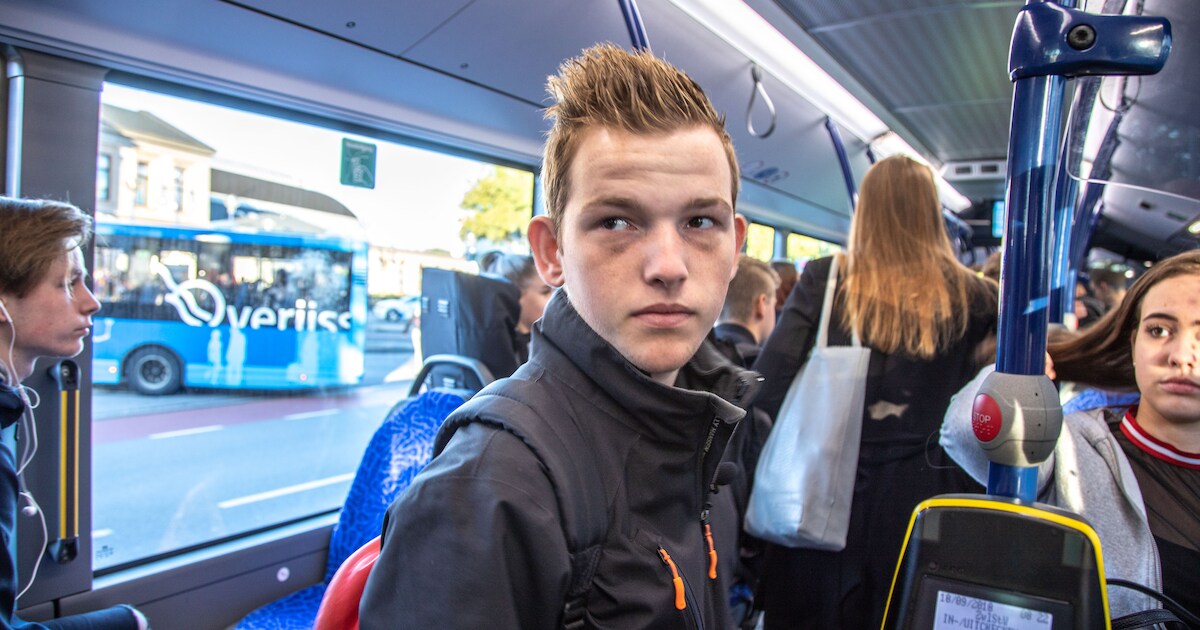 Overvolle bussen naar Deltion Zwolle: Jos (18) moet zeven volle bussen ...