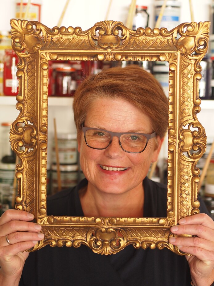 Kunstenaar Else uit Dronten maakte etsen voor de gemeente en die moeten ...