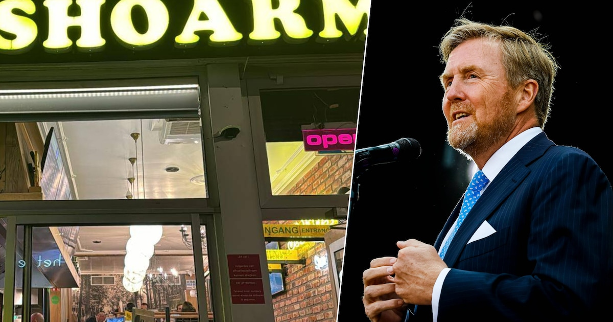 Plots staat koning Willem-Alexander in de rij voor een kapsalon: bij ...