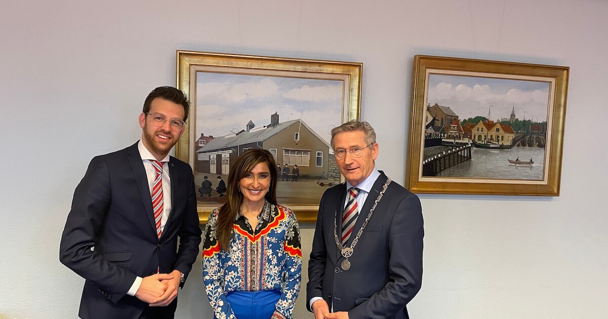 Ambassadeur van de Verenigde Staten Shefali Razdan Duggal op bezoek in ...