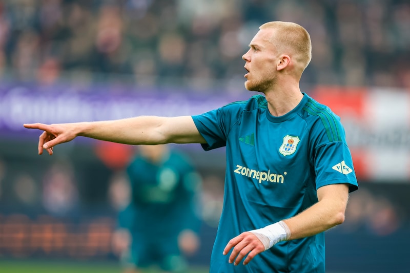 Na een onverwachte transfer op deadline day is Tijs Velthuis opeens ...