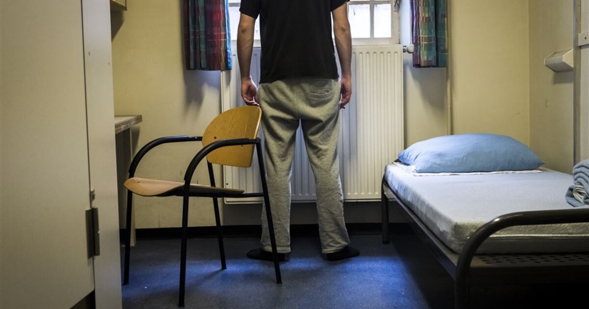 Almelose tbs‘er is wachten zat, na anderhalf jaar onterecht in cel stapt hij naar de rechter ...