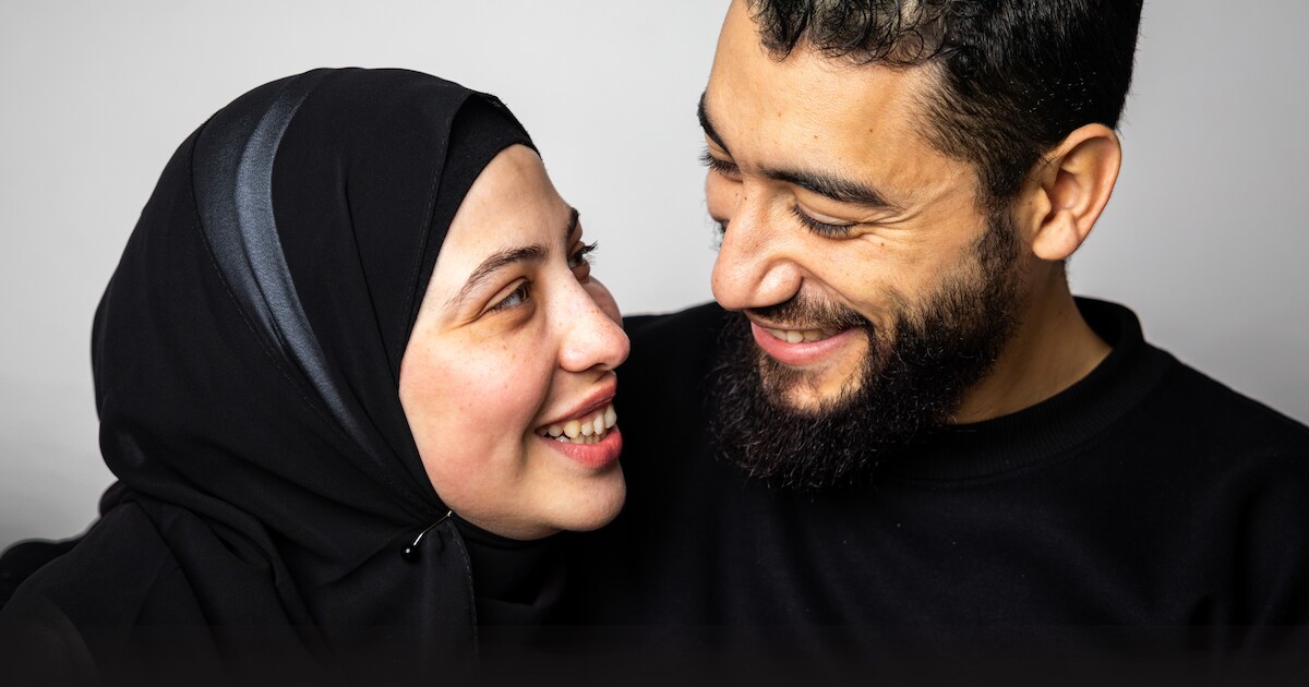 Na bizar ongeluk op A28 hebben ze alle reden om boos en verdrietig te zijn, tóch maken Rahaf (26 ...