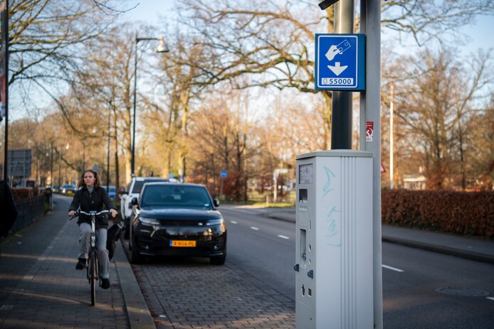 Apeldoorn legt flink toe op parkeren, maar de speciale scanauto gaat er ...