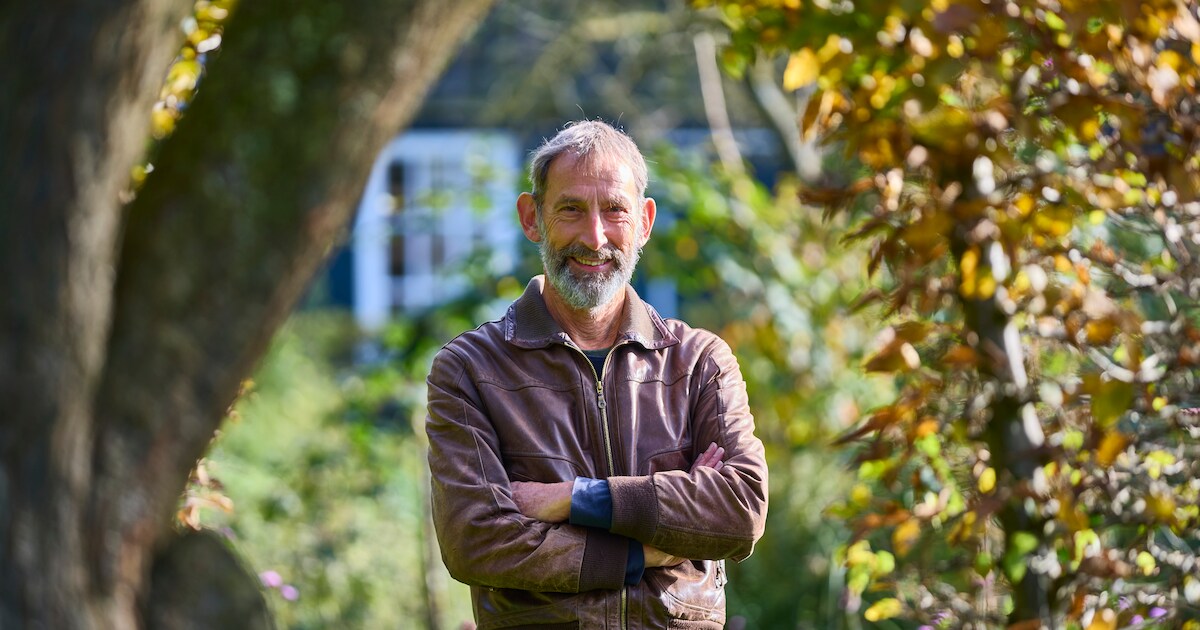 Tuinbaas Alex van historische parktuin Warnsveld wil stokje doorgeven ...