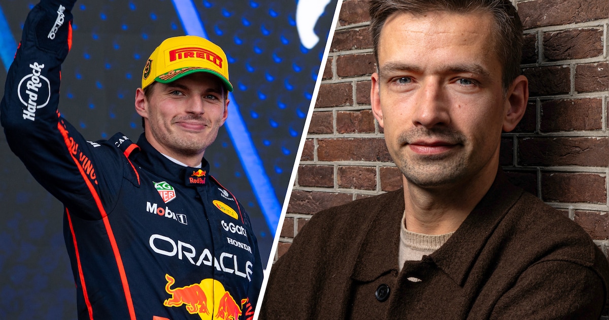 Hij ontdekte de foute appjes van Horner en volgt Verstappen op de voet ...