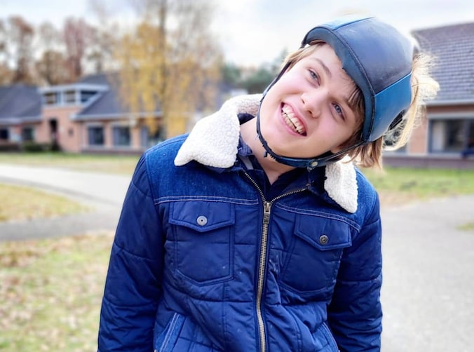 De ‘jongen met de blauwe helm’ had duizenden epileptische aanvallen en ...