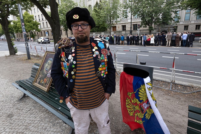 Man in Polen aangehouden voor moord op Russische artiest en Poetin ...
