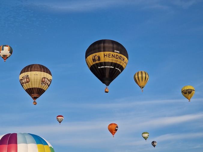 Kinderen met beperking mogen mee in luchtballonnen tijdens Balloonfair ...