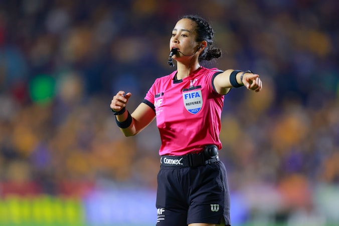 Primeur: Katia Garcia fluit als eerste vrouw ooit een WK-duel van ...