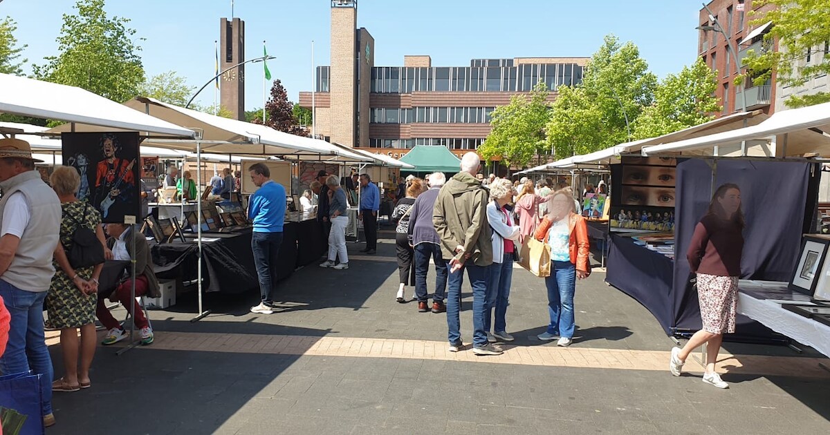 Kunstliefhebber komt op markt in Dronten aan z’n trekken | Dronten | De ...