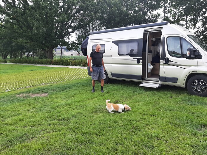 Toeristen weten nieuwe camperplaats in Apeldoorn (letterlijk) nog niet ...