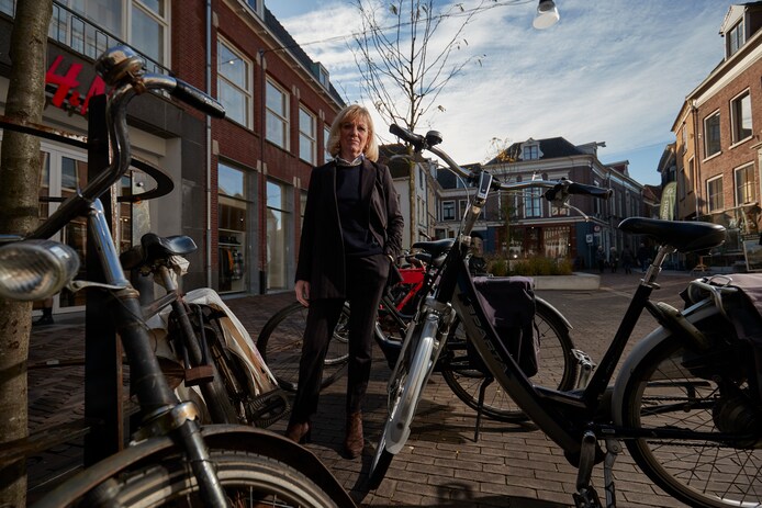 Tientallen boetes en maatregelen helpen niet tegen fietsen op Zutphens ...