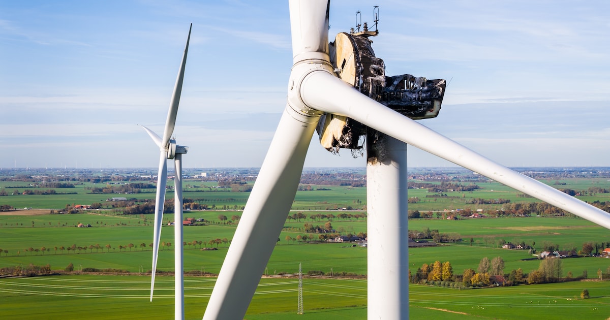 Drone inspec­teert schade op 136 meter hoogte, uitgebrande windmolen ...