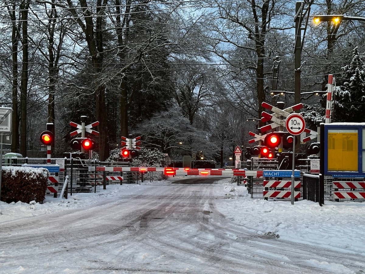 Problemen op spoor door sneeuw en bevriezing houden aan, ook in onze ...
