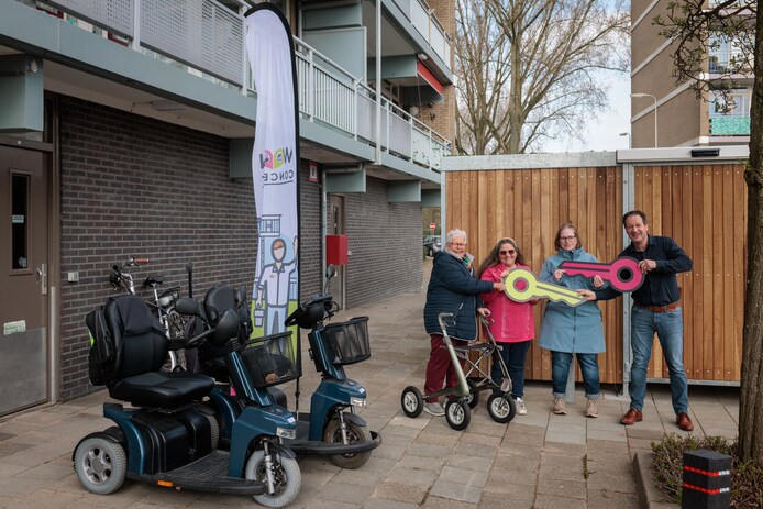 Bij flats in Meppel kan scootmobiel voortaan in een aparte stalling ...