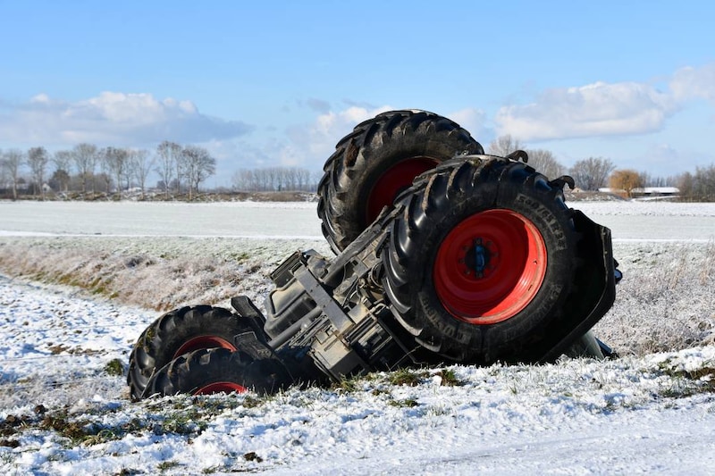 KIJK | Als zelfs een trekker dit overkomt, is het echt glad... | Home ...