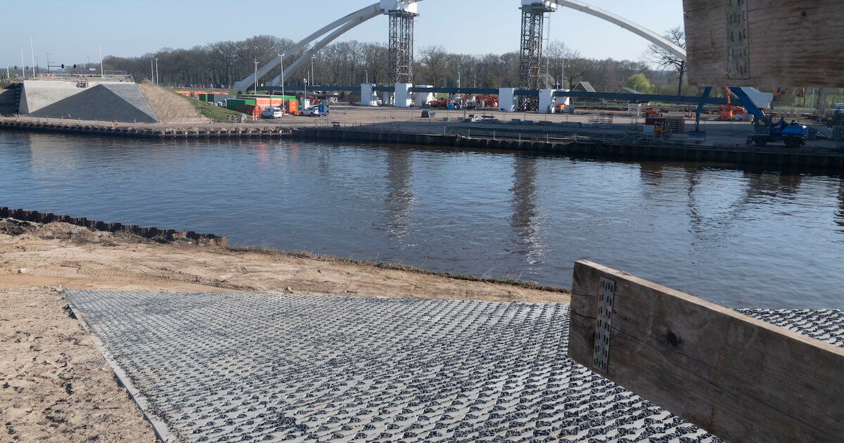 Speciale kijkplek voor publiek bij ‘invaren’ van nieuwe brug bij Lochem | Lochem | De Stentor.nl