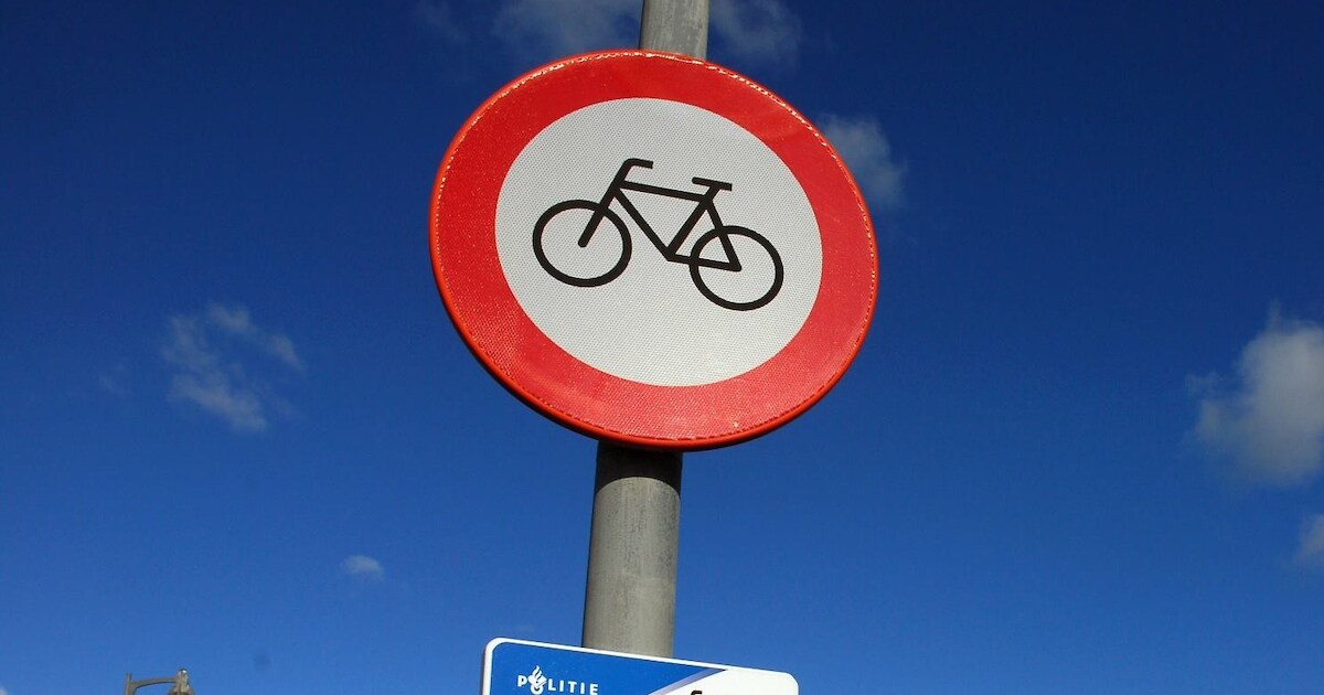 Fietsvrije zone opnieuw van kracht in binnenstad Hattem | Hattem | De ...