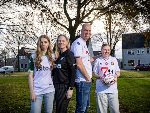 Strijd in Almelo splijt het gezin Weel in tweeën: ‘De drie punten blijven hier’ | Almelo | De ...