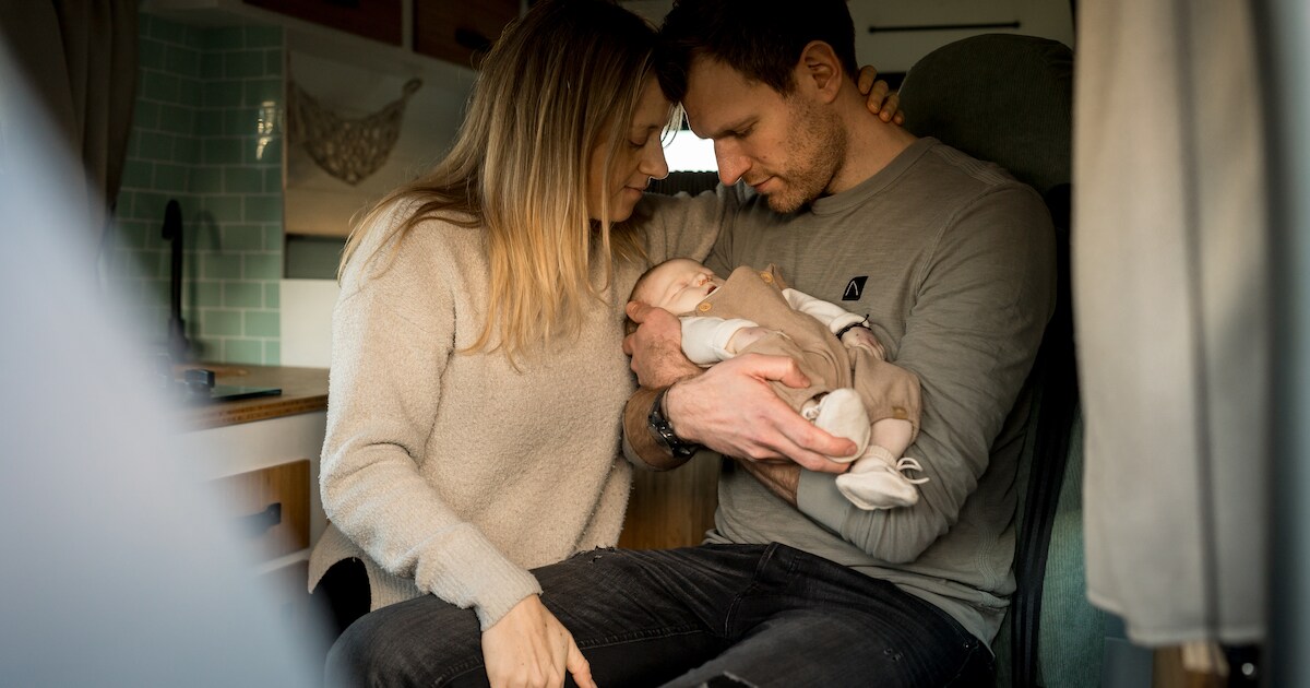 Sterrenbaby Dex werd gebalsemd: ‘Vrienden hebben ons even kunnen zien ...