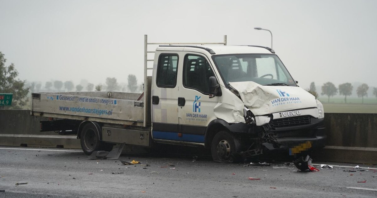 Verkeerschaos op A28 tussen Zwolle en Staphorst: meerdere ongelukken op rij | Staphorst | De ...