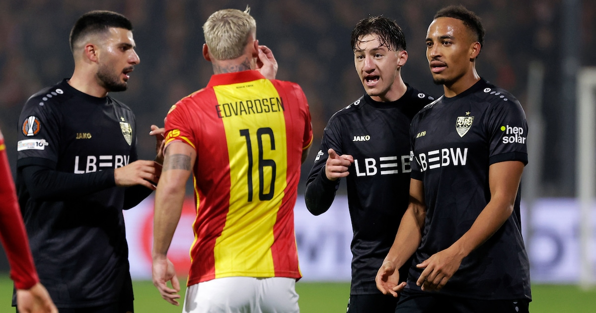 Wesley Sneijder furieus na spottend gebaar Go Ahead-speler richting ...