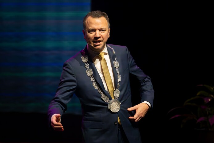 Burgemeester herstelt compromis uit 2016: het ambtsgebed niet meer ...