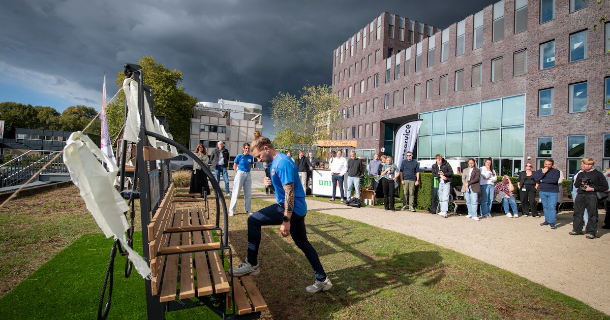 Van hangen naar hijgen: deze bijzondere bank wordt Apeldoorns nieuwe ...