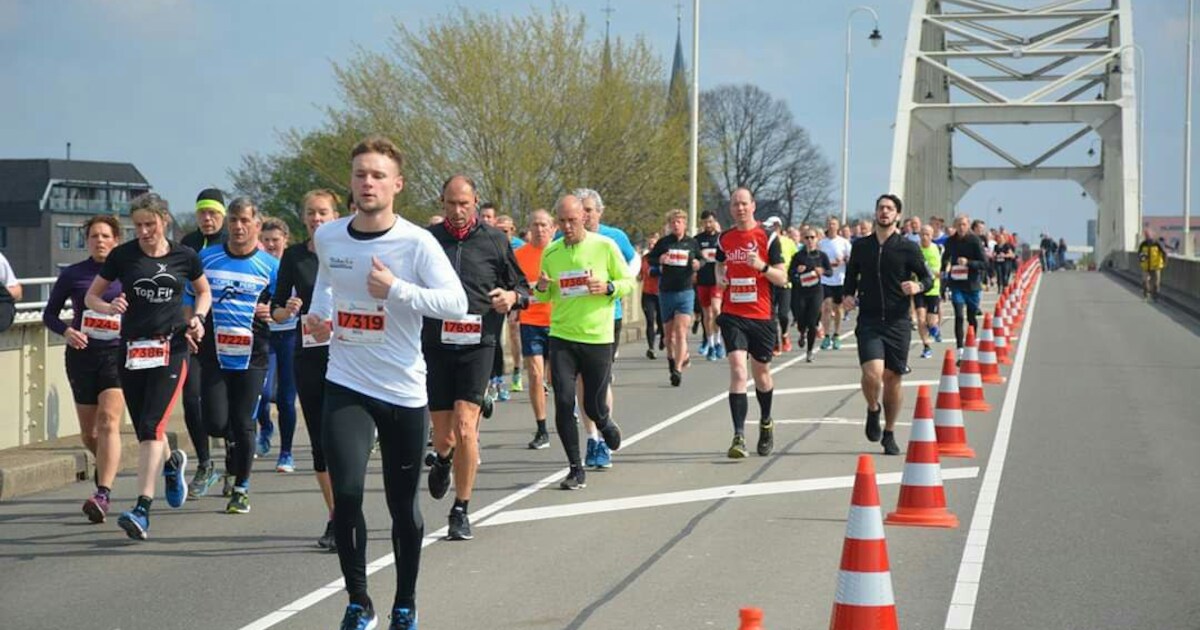 Bekijk hier negen foto’s op social media over de IJsselloop in Deventer | Deventer | destentor.nl