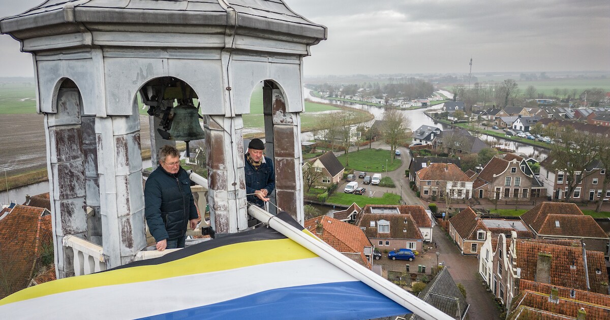 Steven (75) beklimt 100 treden van Blokzieliger toren voor laatste keer ...