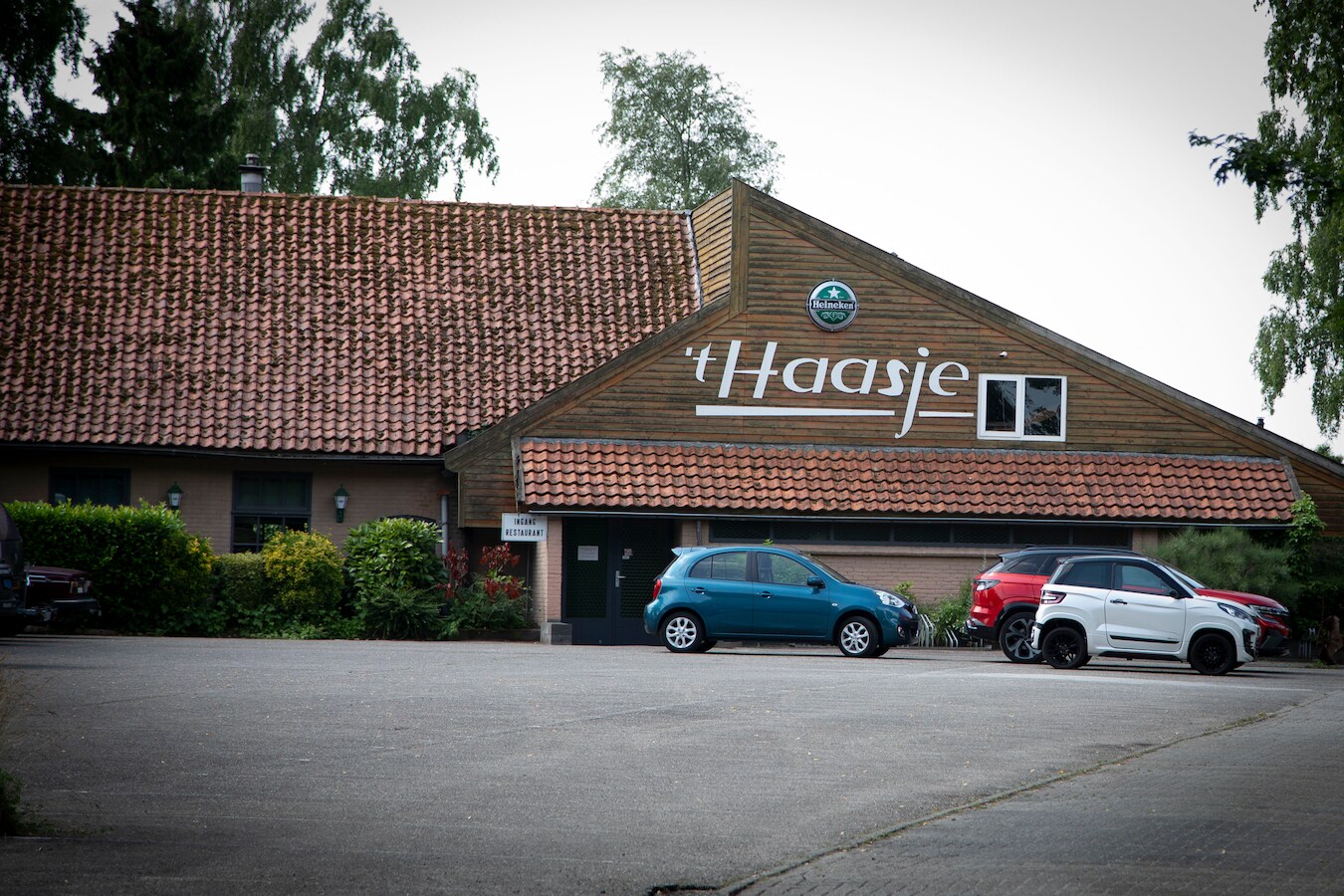 Sabine moet stacaravan verwijderen van camping in Olst waar haar man ...