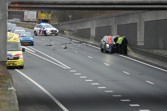 Botsing met twee auto’s zorgt voor fikse file op A32 bij Meppel | Meppel | destentor.nl