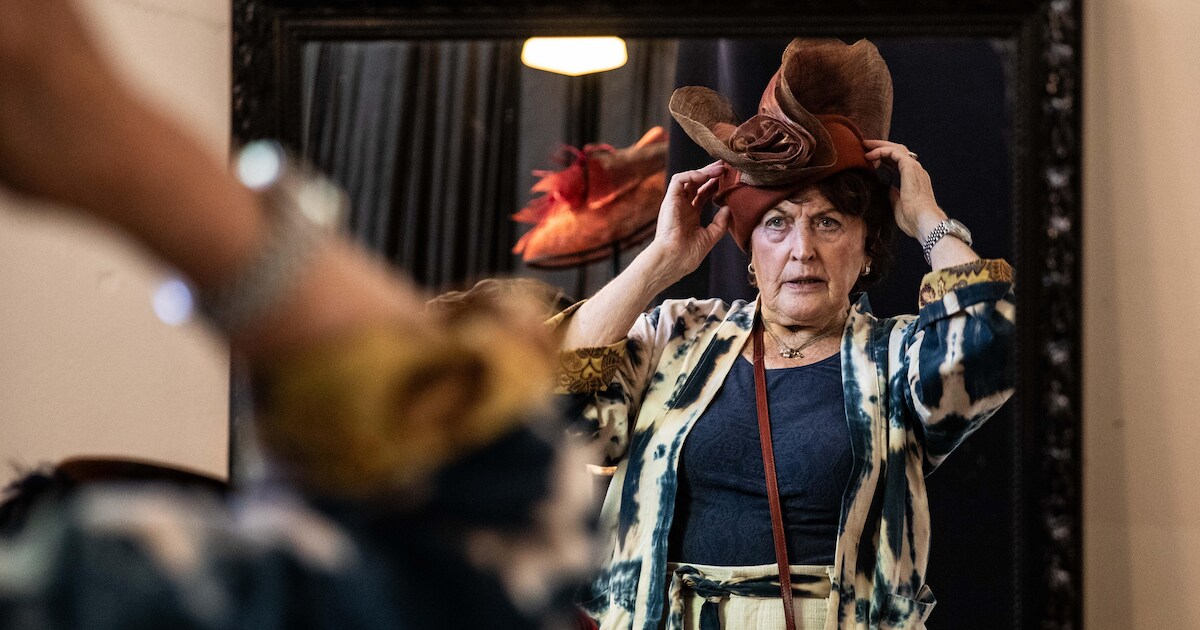 ‘Minister wilde kogels op haar hoed’: hoe het werk van Gerrie (82) uit ...