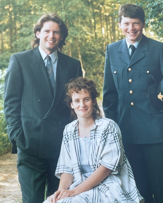 Trots en verbaasd ziet Nuala van der Plas (84) wat haar dochter ...