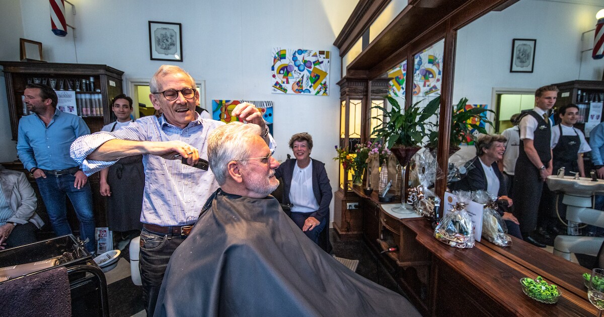 Zwolse kapper Van der Worp stopt na 43 jaar: ‘We beginnen nu pas te beseffen wat voor functie we ...